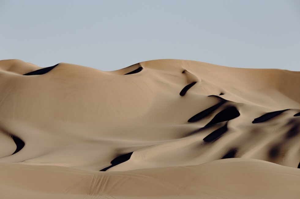 Comprendre le prix du sable : facteurs et variations - Aude-location